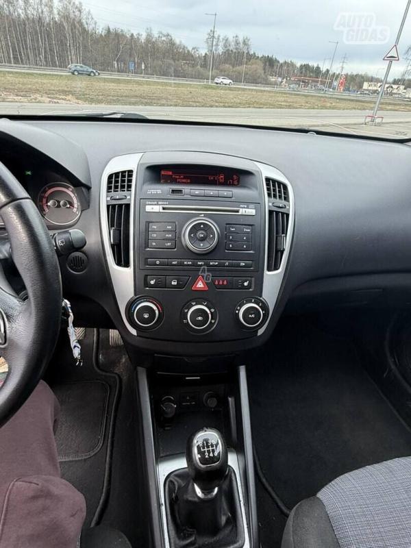 Grey Kia Ceed 2011 in Kaunas, with an engine capacity of 1.60 L and mileage of 294 thousand km for 2550 €, photo 6 on AUTOMOTO.COM.LV