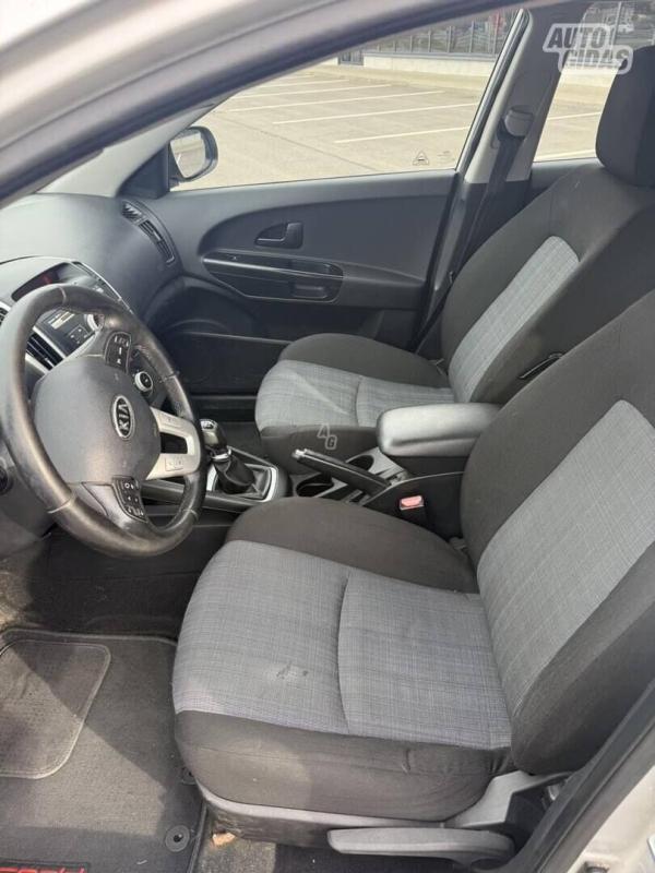 Grey Kia Ceed 2011 in Kaunas, with an engine capacity of 1.60 L and mileage of 294 thousand km for 2550 €, photo 8 on AUTOMOTO.COM.LV
