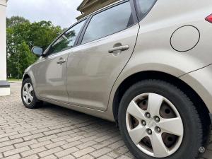 Pelēks Kia Ceed 2011 Viļņa, ar dzinēja tilpumu 1.58 L un nobraukumu 286 tūkst. km par 1650 €, foto 10 vietnē AUTOMOTO.COM.LV