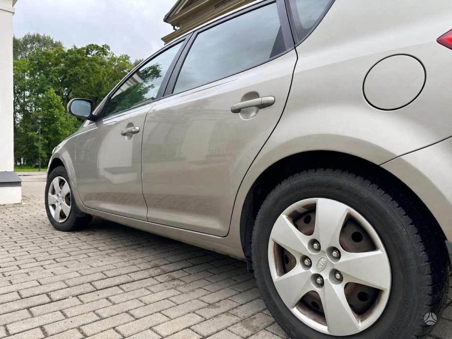Pelēks Kia Ceed 2011 Viļņa, ar dzinēja tilpumu 1.58 L un nobraukumu 286 tūkst. km par 1650 €, foto 10 vietnē AUTOMOTO.COM.LV