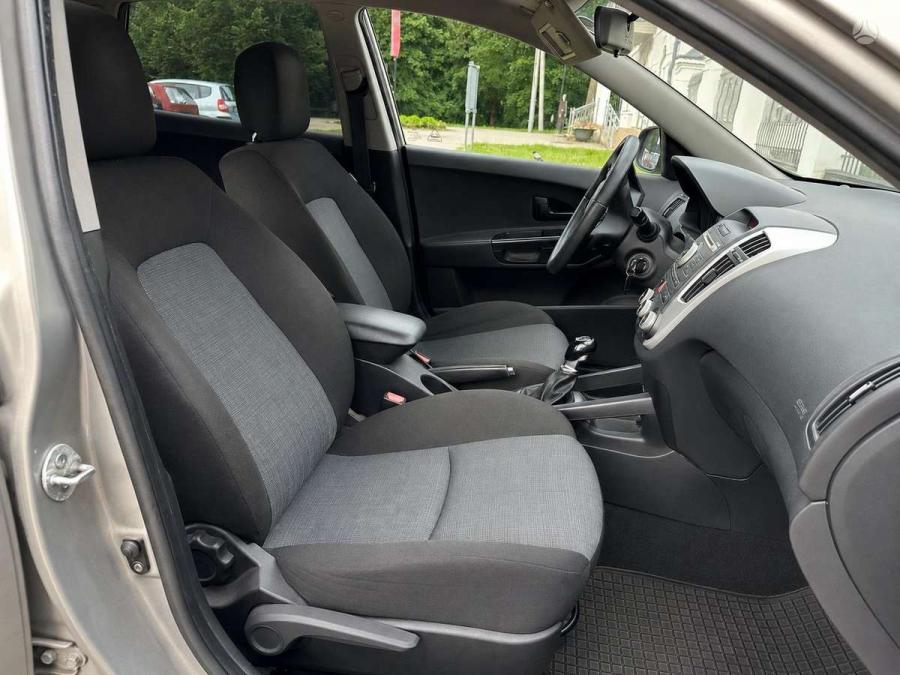 Pelēks Kia Ceed 2011 Viļņa, ar dzinēja tilpumu 1.58 L un nobraukumu 286 tūkst. km par 1650 €, foto 13 vietnē AUTOMOTO.COM.LV