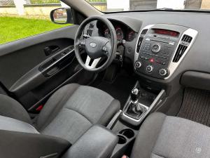 Pelēks Kia Ceed 2011 Viļņa, ar dzinēja tilpumu 1.58 L un nobraukumu 286 tūkst. km par 1650 €, foto 14 vietnē AUTOMOTO.COM.LV