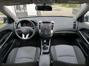 Pelēks Kia Ceed 2011 Viļņa, ar dzinēja tilpumu 1.58 L un nobraukumu 286 tūkst. km par 1650 €, foto 15 vietnē AUTOMOTO.COM.LV