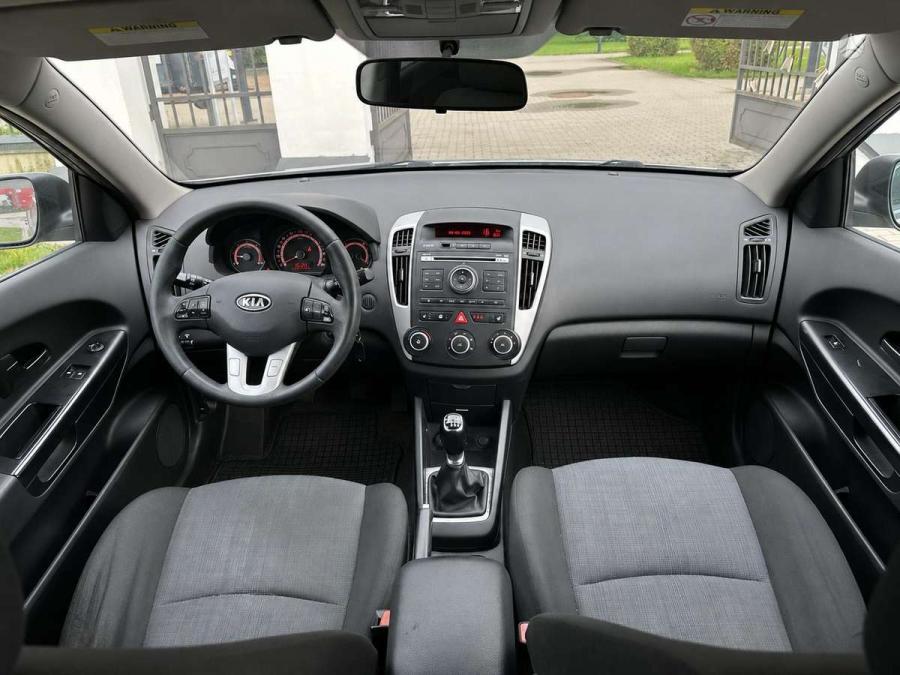 Pelēks Kia Ceed 2011 Viļņa, ar dzinēja tilpumu 1.58 L un nobraukumu 286 tūkst. km par 1650 €, foto 15 vietnē AUTOMOTO.COM.LV