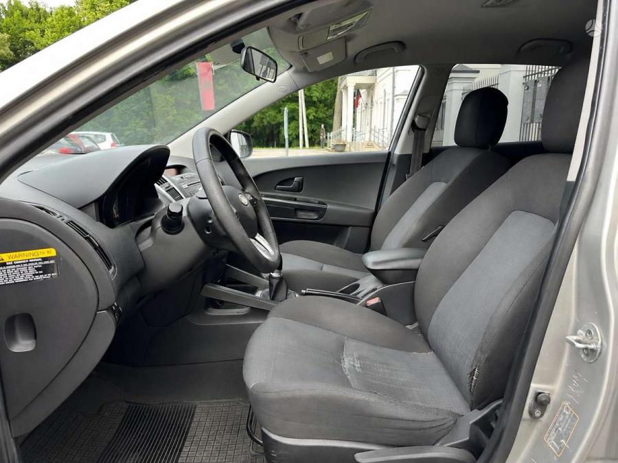Pelēks Kia Ceed 2011 Viļņa, ar dzinēja tilpumu 1.58 L un nobraukumu 286 tūkst. km par 1650 €, foto 16 vietnē AUTOMOTO.COM.LV