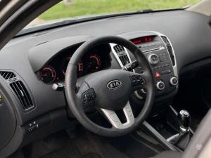 Pelēks Kia Ceed 2011 Viļņa, ar dzinēja tilpumu 1.58 L un nobraukumu 286 tūkst. km par 1650 €, foto 17 vietnē AUTOMOTO.COM.LV