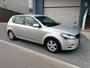 Grey Kia Ceed 2011 in Vilnius, with an engine capacity of 1.58 L and mileage of 234 thousand km for 1450 €, photo  on AUTOMOTO.COM.LV