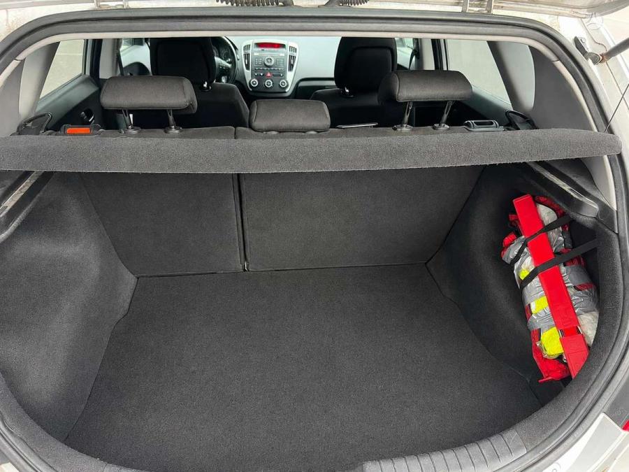 Grey Kia Ceed 2011 in Vilnius, with an engine capacity of 1.58 L and mileage of 234 thousand km for 1450 €, photo 7 on AUTOMOTO.COM.LV