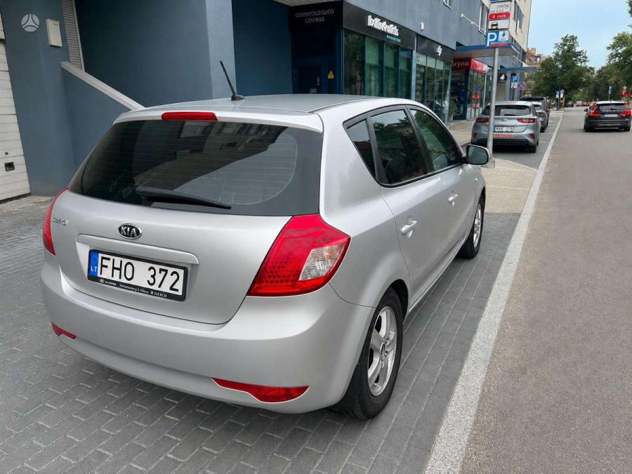 Grey Kia Ceed 2011 in Vilnius, with an engine capacity of 1.58 L and mileage of 234 thousand km for 1450 €, photo 8 on AUTOMOTO.COM.LV