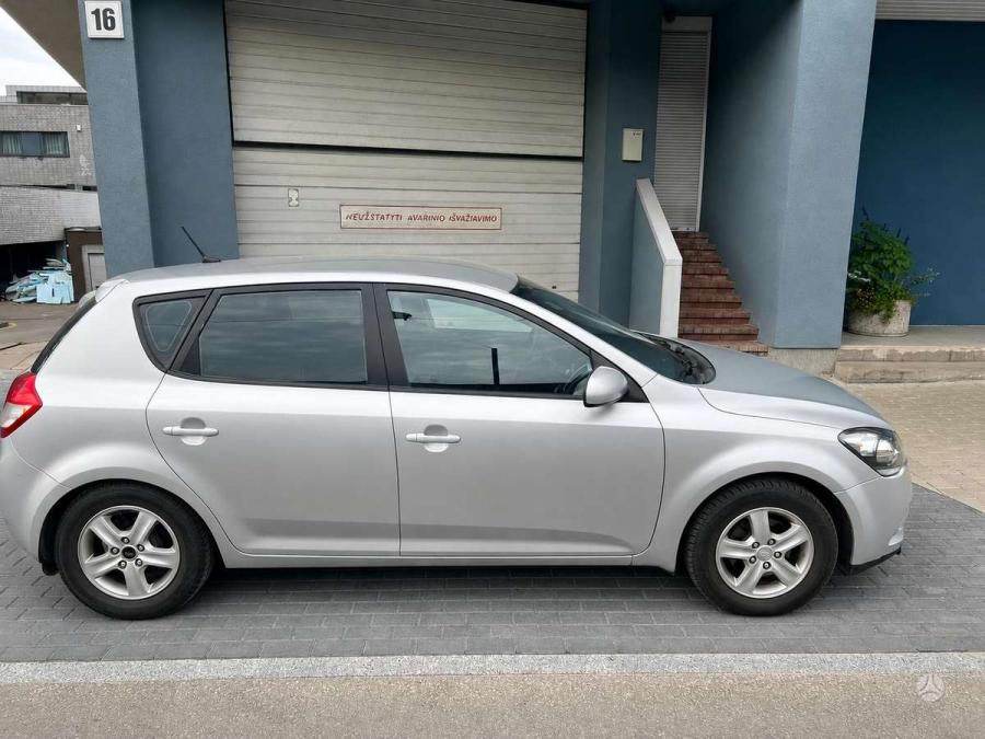 Grey Kia Ceed 2011 in Vilnius, with an engine capacity of 1.58 L and mileage of 234 thousand km for 1450 €, photo 9 on AUTOMOTO.COM.LV
