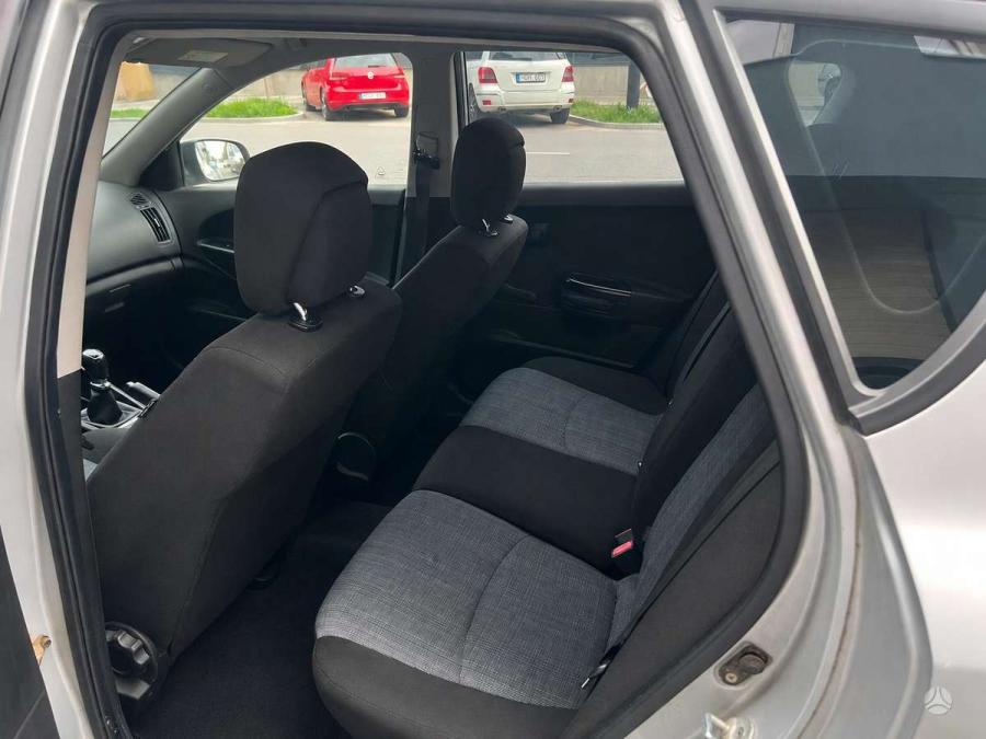 Grey Kia Ceed 2011 in Vilnius, with an engine capacity of 1.58 L and mileage of 234 thousand km for 1450 €, photo 10 on AUTOMOTO.COM.LV