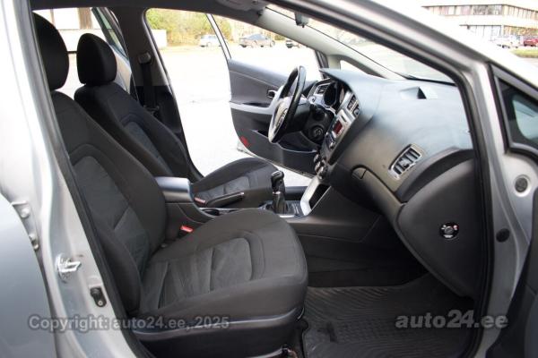 Grey Kia Ceed 2012 in Tallinn, with an engine capacity of 1.40 L and mileage of 243 thousand km for 2990 €, photo 11 on AUTOMOTO.COM.LV