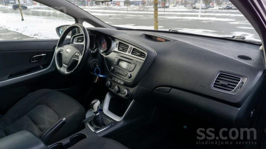 Pelēks Kia Ceed 2012 Rīga, ar dzinēja tilpumu 1.40 L un nobraukumu 290 tūkst. km par 3990 €, foto 11 vietnē AUTOMOTO.COM.LV