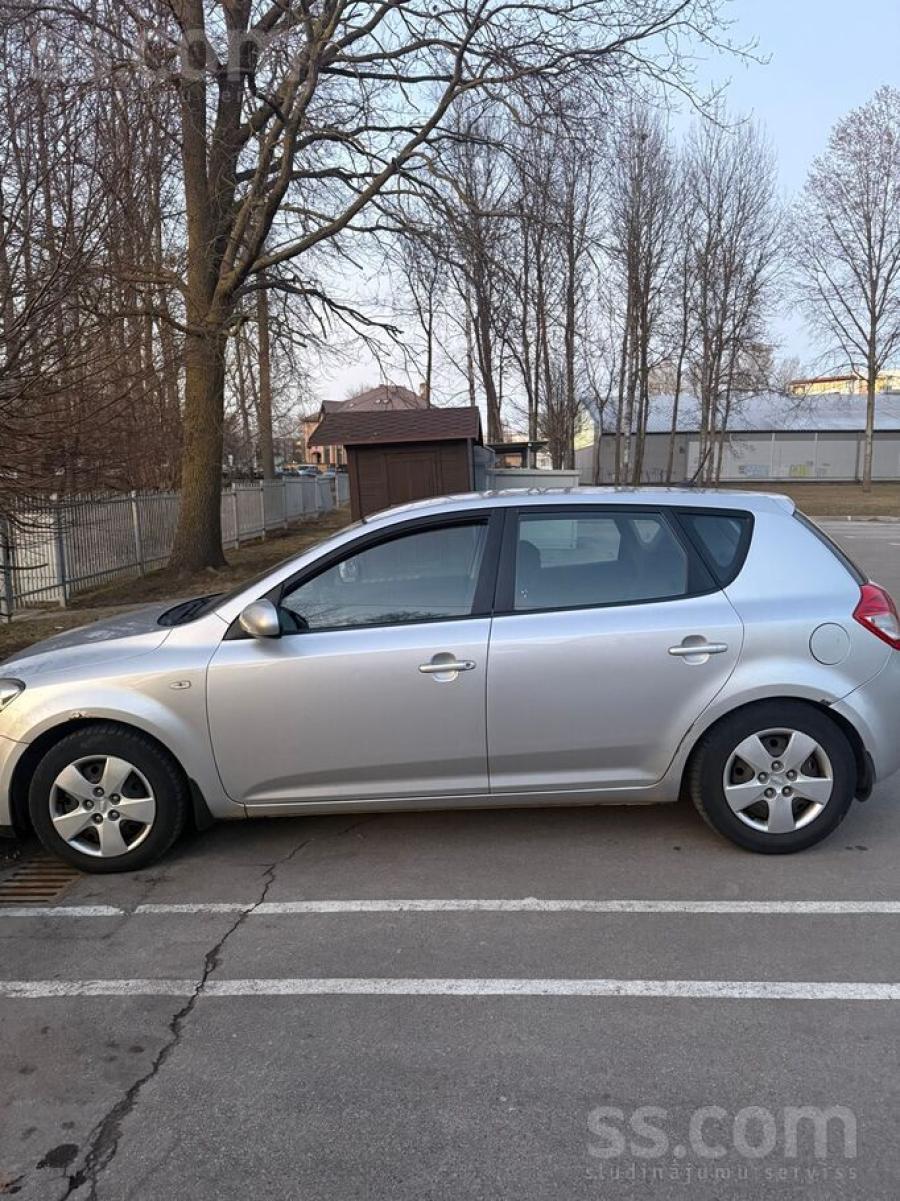 Grey Kia Ceed 2012 in Riga, with an engine capacity of 1.60 L and mileage of 244 thousand km for 2300 €, photo 3 on AUTOMOTO.COM.LV