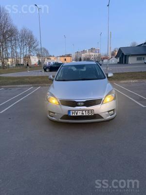 Grey Kia Ceed 2012 in Riga, with an engine capacity of 1.60 L and mileage of 244 thousand km for 2300 €, photo 5 on AUTOMOTO.COM.LV