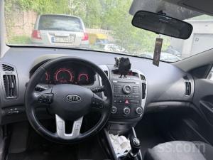 Grey Kia Ceed 2012 in Riga, with an engine capacity of 1.60 L and mileage of 244 thousand km for 2300 €, photo 6 on AUTOMOTO.COM.LV