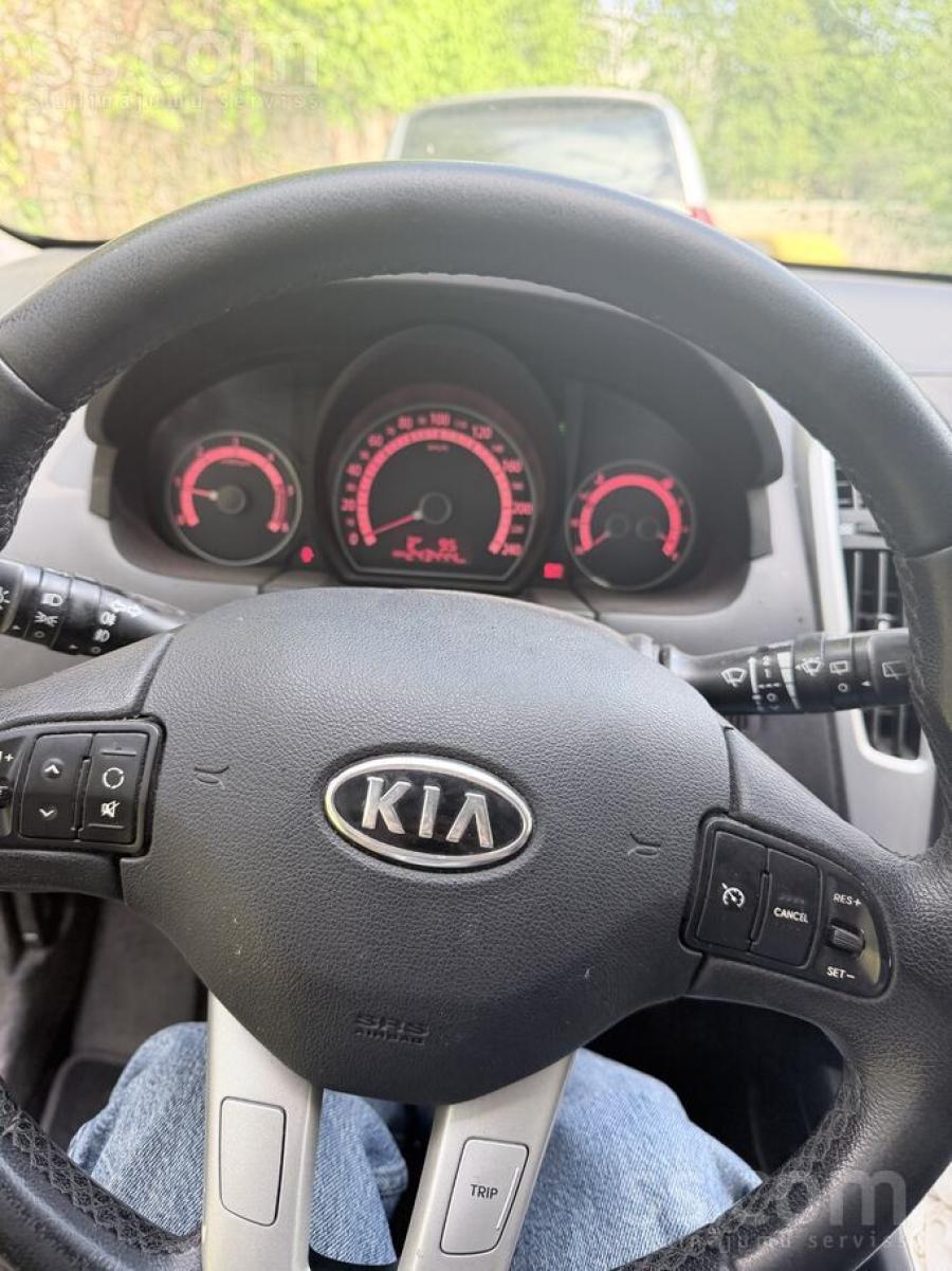 Grey Kia Ceed 2012 in Riga, with an engine capacity of 1.60 L and mileage of 244 thousand km for 2300 €, photo 8 on AUTOMOTO.COM.LV