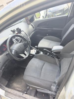Grey Kia Ceed 2012 in Riga, with an engine capacity of 1.60 L and mileage of 244 thousand km for 2300 €, photo 9 on AUTOMOTO.COM.LV