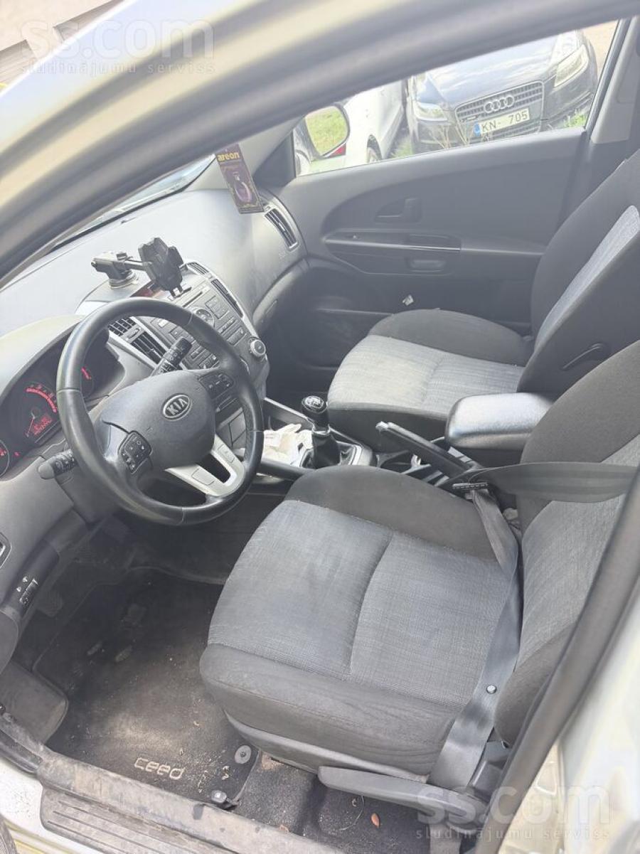 Grey Kia Ceed 2012 in Riga, with an engine capacity of 1.60 L and mileage of 244 thousand km for 2300 €, photo 9 on AUTOMOTO.COM.LV