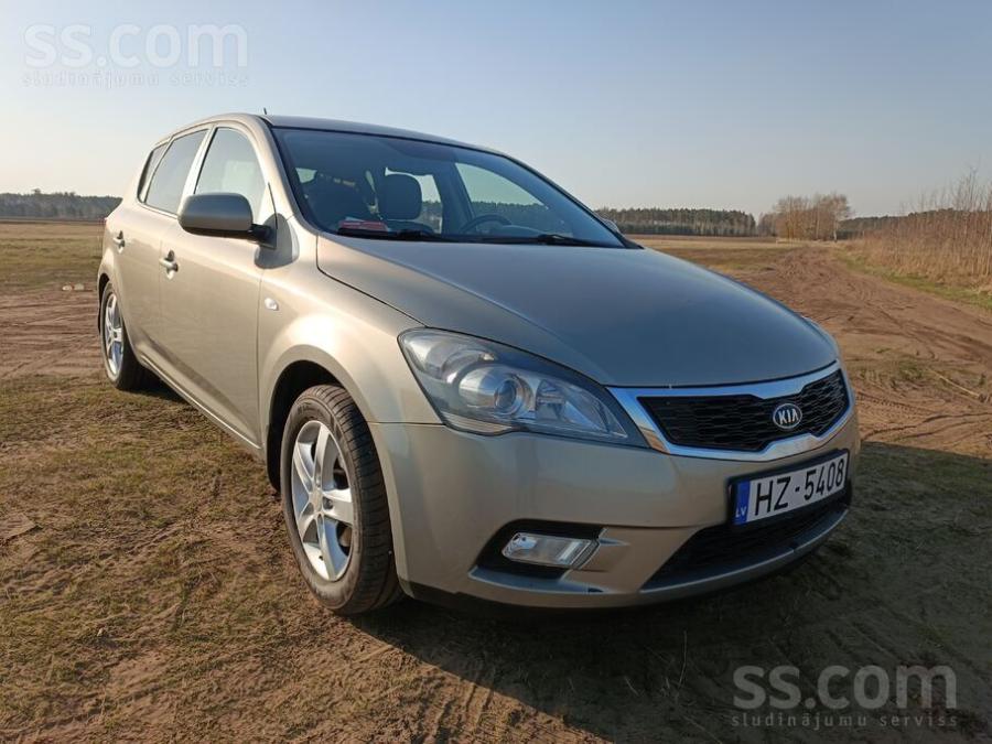 Grey Kia Ceed 2012 in Riga, with an engine capacity of 1.60 L and mileage of 233 thousand km for 3500 €, photo 1 on AUTOMOTO.COM.LV