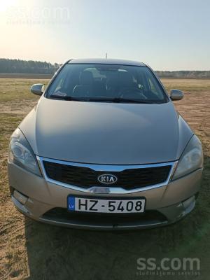 Grey Kia Ceed 2012 in Riga, with an engine capacity of 1.60 L and mileage of 233 thousand km for 3500 €, photo 3 on AUTOMOTO.COM.LV