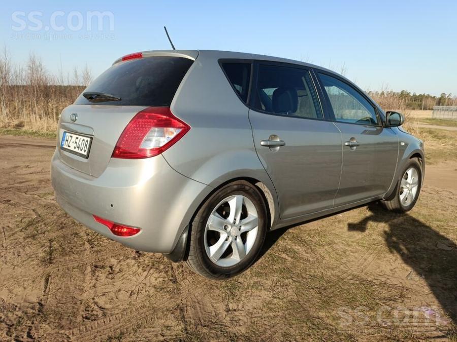 Grey Kia Ceed 2012 in Riga, with an engine capacity of 1.60 L and mileage of 233 thousand km for 3500 €, photo 5 on AUTOMOTO.COM.LV