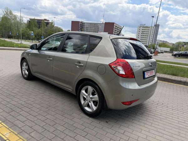 Pelēks Kia Ceed 2012 Viļņa, ar dzinēja tilpumu 1.59 L un nobraukumu 236 tūkst. km par 4400 €, foto 7 vietnē AUTOMOTO.COM.LV