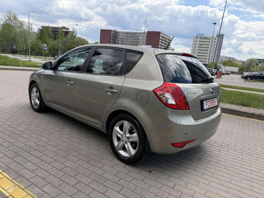Grey Kia Ceed 2012 in Vilnius, with an engine capacity of 1.59 L and mileage of 236 thousand km for 4400 €, photo 8 on AUTOMOTO.COM.LV