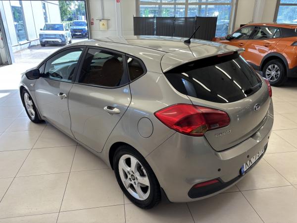 Grey Kia Ceed 2012 in Riga, with an engine capacity of 1.40 L and mileage of 147 thousand km for 3500 €, photo 2 on AUTOMOTO.COM.LV