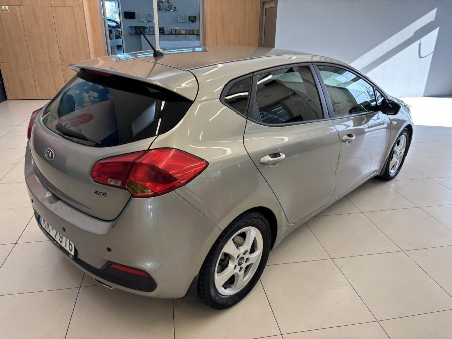 Grey Kia Ceed 2012 in Riga, with an engine capacity of 1.40 L and mileage of 147 thousand km for 3500 €, photo 4 on AUTOMOTO.COM.LV
