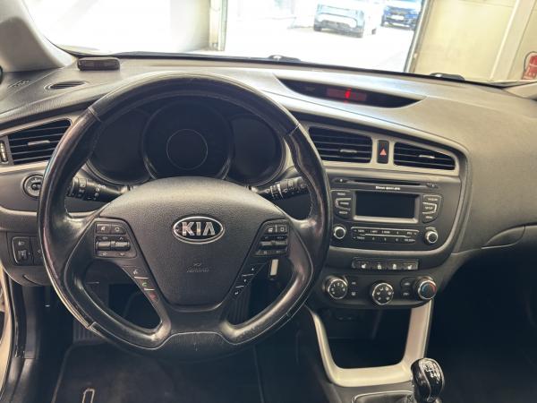 Grey Kia Ceed 2012 in Riga, with an engine capacity of 1.40 L and mileage of 147 thousand km for 3500 €, photo 7 on AUTOMOTO.COM.LV
