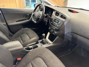 Grey Kia Ceed 2012 in Riga, with an engine capacity of 1.40 L and mileage of 147 thousand km for 3500 €, photo 9 on AUTOMOTO.COM.LV