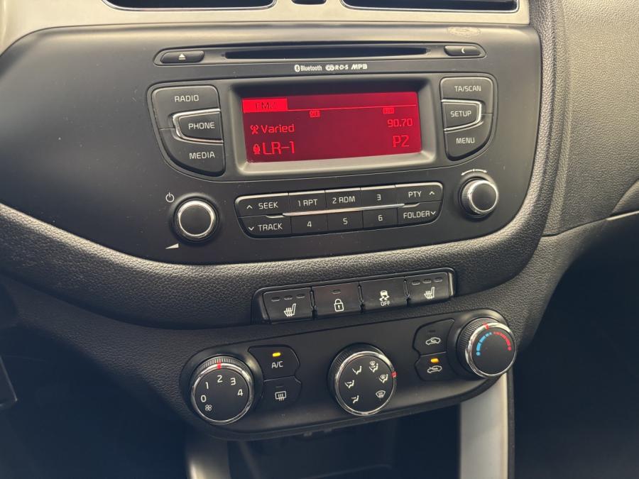 Grey Kia Ceed 2012 in Riga, with an engine capacity of 1.40 L and mileage of 147 thousand km for 3500 €, photo 17 on AUTOMOTO.COM.LV
