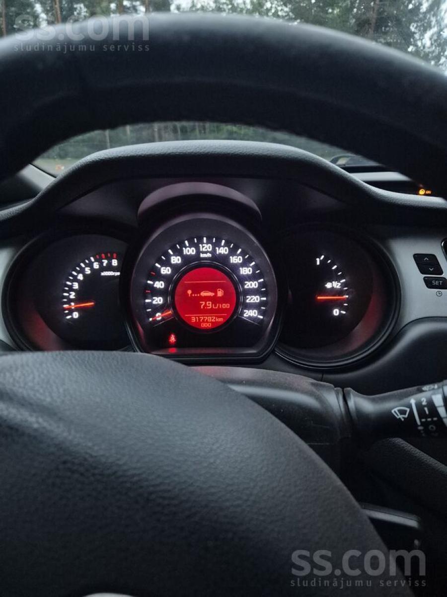 Pelēks Kia Ceed 2012 Rīga, ar dzinēja tilpumu 1.40 L un nobraukumu 318 tūkst. km par 1750 €, foto 12 vietnē AUTOMOTO.COM.LV