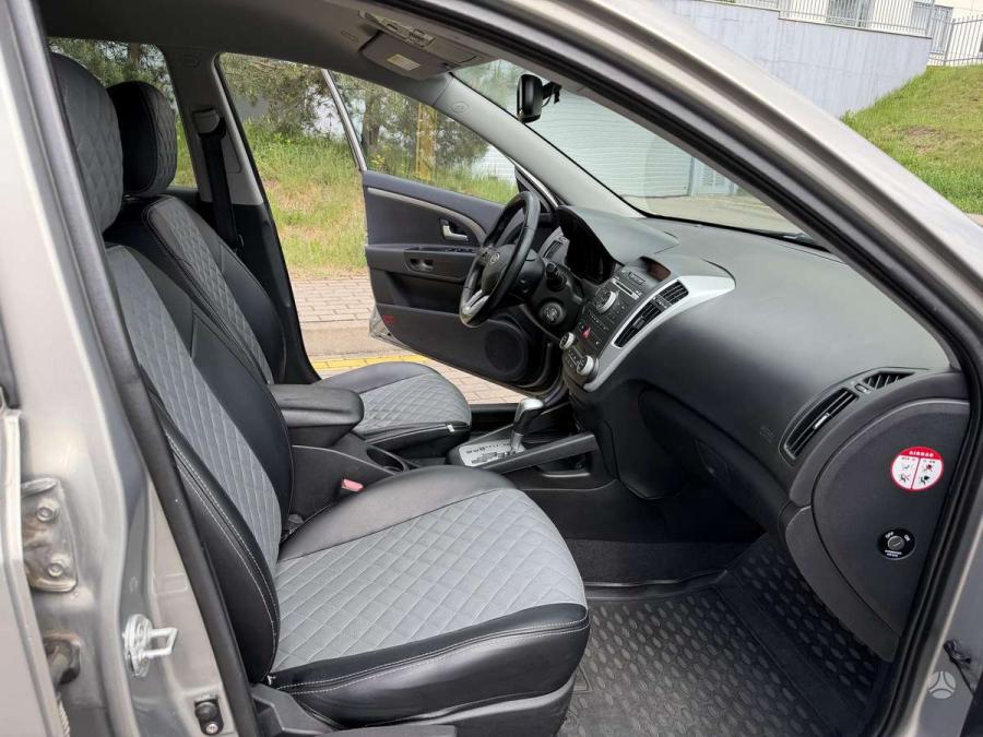 Grey Kia Ceed 2012 in Vilnius, with an engine capacity of 1.59 L and mileage of 236 thousand km for 4300 €, photo 18 on AUTOMOTO.COM.LV