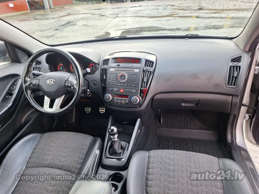 Pelēks Kia Ceed 2012 Tallina, ar dzinēja tilpumu 1.60 L un nobraukumu 305 tūkst. km par 2399 €, foto 6 vietnē AUTOMOTO.COM.LV