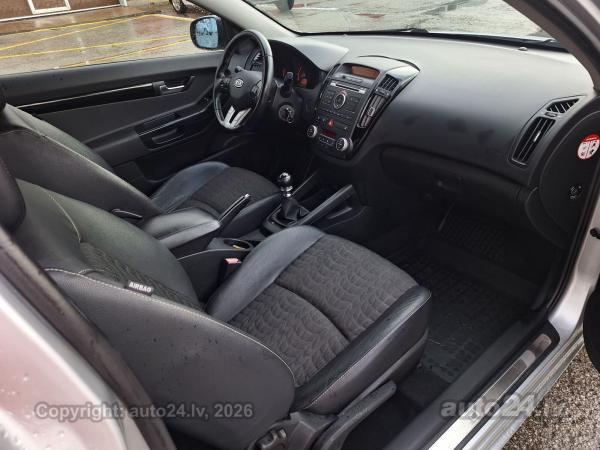 Kia Ceed 2012 Tallina vietnē Pelēks Kia Ceed 2012 Tallina, ar dzinēja tilpumu 1.60 L un nobraukumu 305 tūkst. km par 2399 €, foto 8 vietnē AUTOMOTO.COM.LV