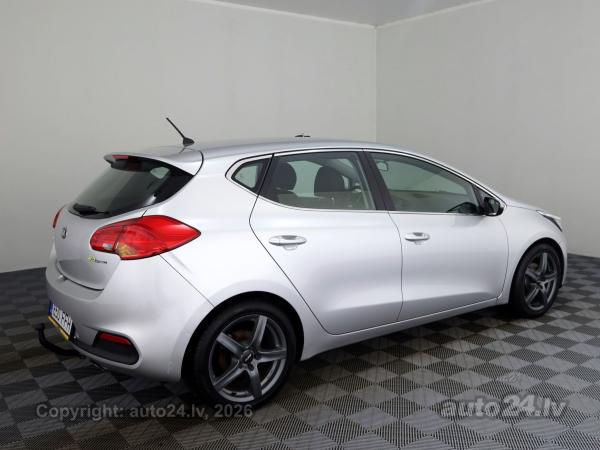 Pelēks Kia Ceed 2013 Tallina, ar dzinēja tilpumu 1.60 L un nobraukumu 199 tūkst. km par 3499 €, foto 3 vietnē AUTOMOTO.COM.LV