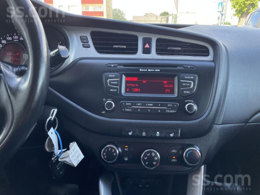 Grey Kia Ceed 2013 in Talsi, with an engine capacity of 1.40 L and mileage of 200 thousand km for 3700 €, photo 18 on AUTOMOTO.COM.LV