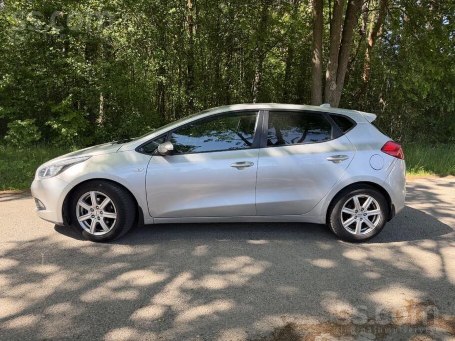 Pelēks Kia Ceed 2013 Rīga, ar dzinēja tilpumu 1.40 L un nobraukumu 0 tūkst. km par 1600 €, foto 3 vietnē AUTOMOTO.COM.LV
