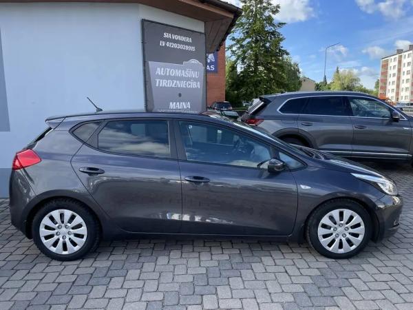 Grey Kia Ceed 2013 in Talsi, with an engine capacity of 1.40 L and mileage of 200 thousand km for 3700 €, photo 2 on AUTOMOTO.COM.LV