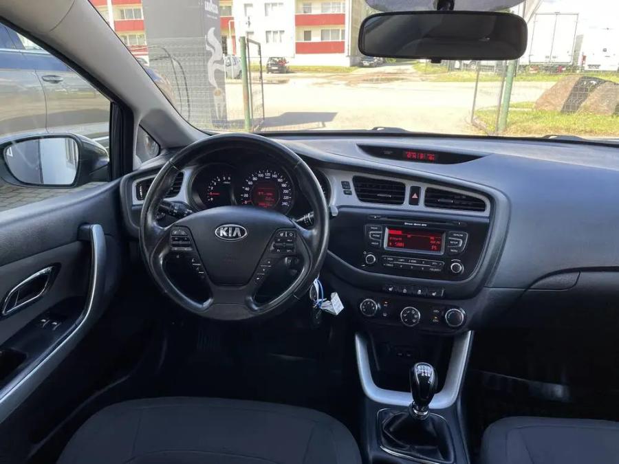 Grey Kia Ceed 2013 in Talsi, with an engine capacity of 1.40 L and mileage of 200 thousand km for 3700 €, photo 8 on AUTOMOTO.COM.LV