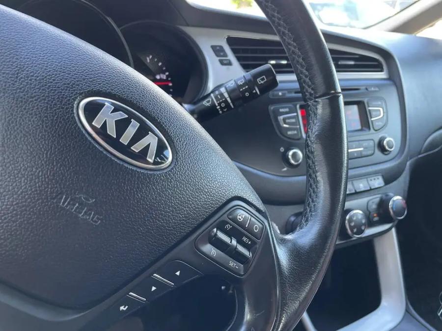 Grey Kia Ceed 2013 in Talsi, with an engine capacity of 1.40 L and mileage of 200 thousand km for 3700 €, photo 16 on AUTOMOTO.COM.LV