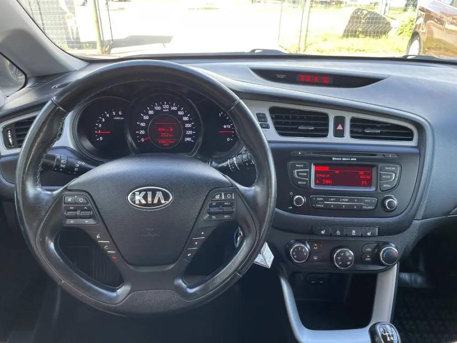 Grey Kia Ceed 2013 in Talsi, with an engine capacity of 1.40 L and mileage of 200 thousand km for 3700 €, photo 17 on AUTOMOTO.COM.LV