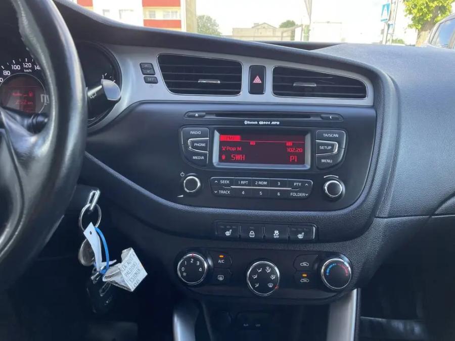 Grey Kia Ceed 2013 in Talsi, with an engine capacity of 1.40 L and mileage of 200 thousand km for 3700 €, photo 18 on AUTOMOTO.COM.LV