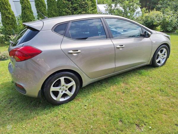 Grey Kia Ceed 2013 in Vilnius, with an engine capacity of 1.40 L and mileage of 153 thousand km for 3800 €, photo 5 on AUTOMOTO.COM.LV
