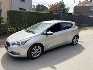 Grey Kia Ceed 2013 in Ukmerge, with an engine capacity of 1.60 L and mileage of 267 thousand km for 2650 €, photo 3 on AUTOMOTO.COM.LV