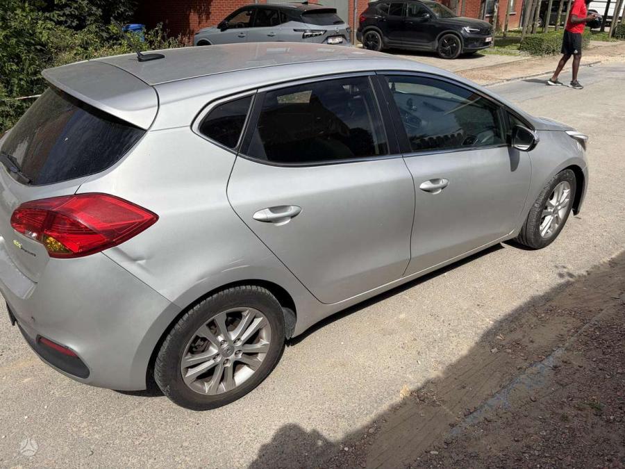 Grey Kia Ceed 2013 in Ukmerge, with an engine capacity of 1.60 L and mileage of 267 thousand km for 2650 €, photo 5 on AUTOMOTO.COM.LV