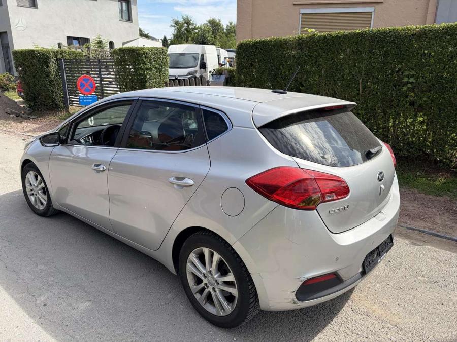 Grey Kia Ceed 2013 in Ukmerge, with an engine capacity of 1.60 L and mileage of 267 thousand km for 2650 €, photo 7 on AUTOMOTO.COM.LV