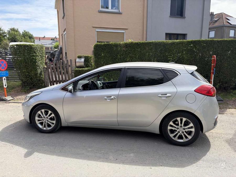 Grey Kia Ceed 2013 in Ukmerge, with an engine capacity of 1.60 L and mileage of 267 thousand km for 2650 €, photo 8 on AUTOMOTO.COM.LV